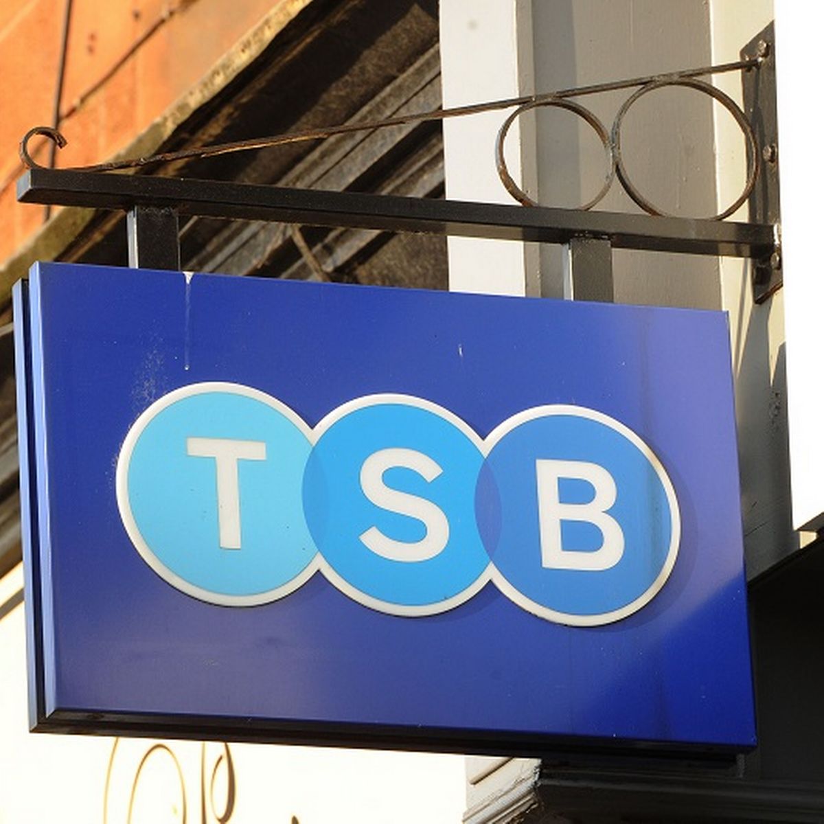 To Let - TSB, 118 High Street, Hungerford, Berkshire RG17 0LY